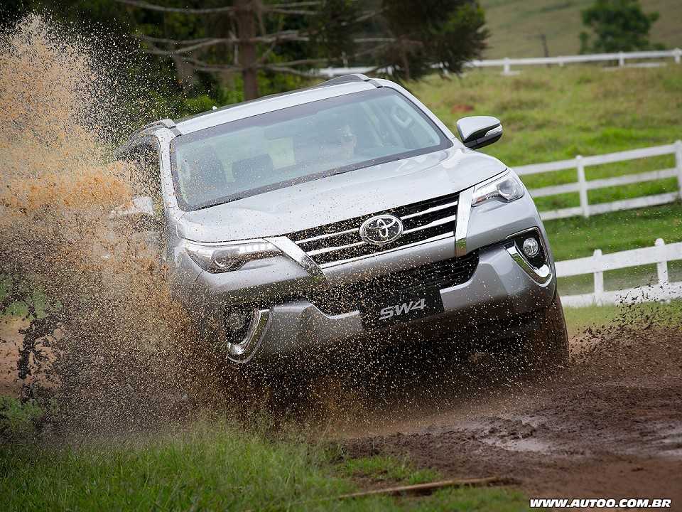 Teste: Toyota SW4 SRX 2017 - AUTOO