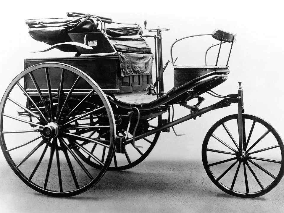 Quer comprar o primeiro carro do mundo? Pelo menos a réplica você ...