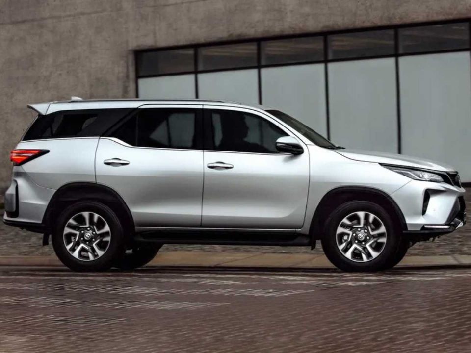 Toyota SW4 Platinum SRX ganha retoques no desenho na linha 2024 - AUTOO
