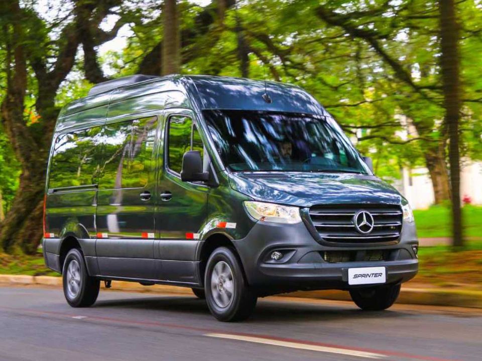 Veja os 10 maiores carros que dão trabalho para serem estacionados - AUTOO