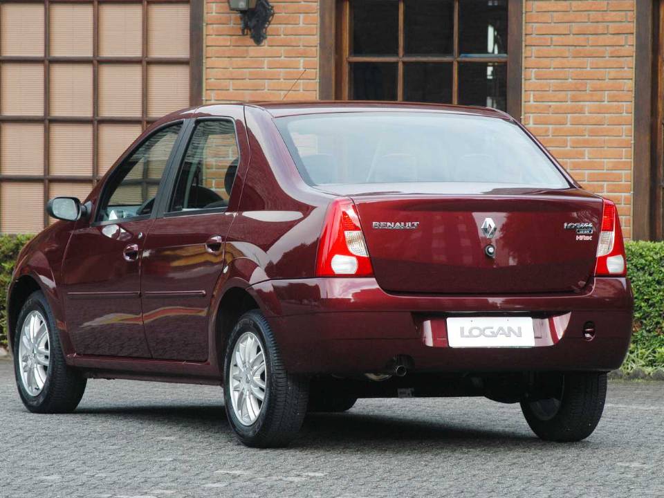 Menos de R$ 20 mil: Renault Logan é compra racional de usado bom e ...