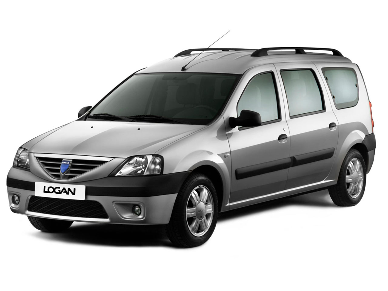 Fora de linha no Brasil, Renault Logan já teve versões bizarras ...