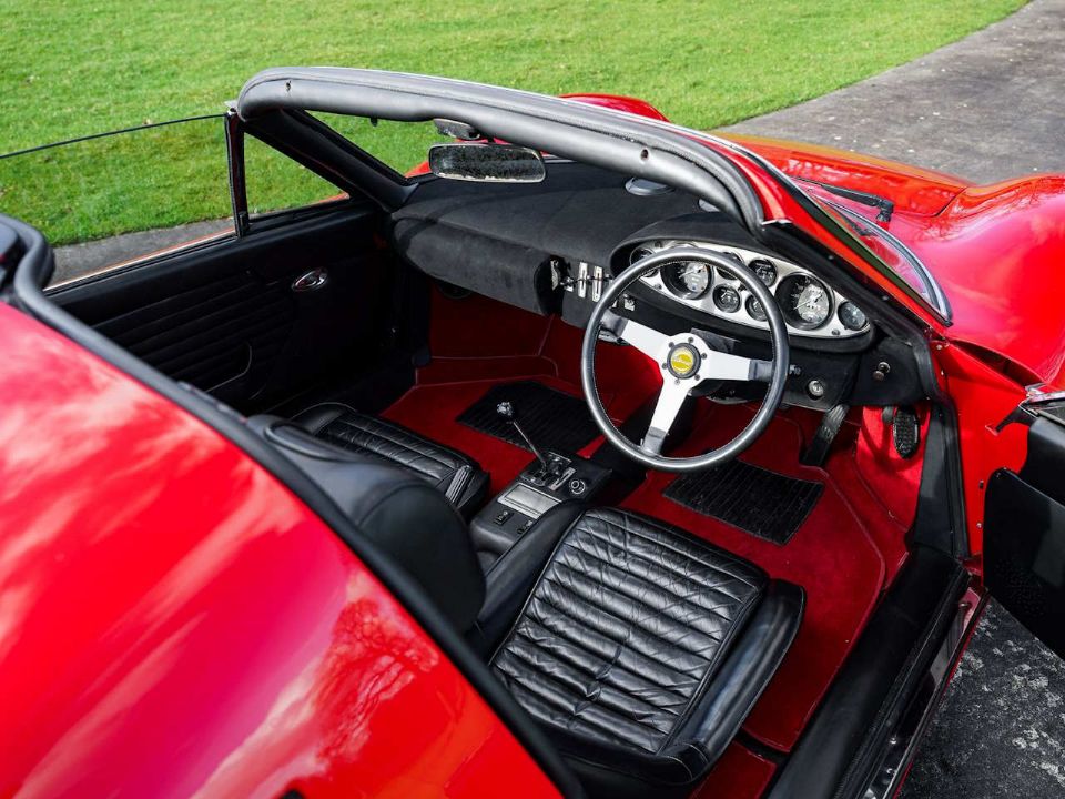 Ferrari Dino 246 GTS do produtor do Led Zeppelin vai a leilão - AUTOO