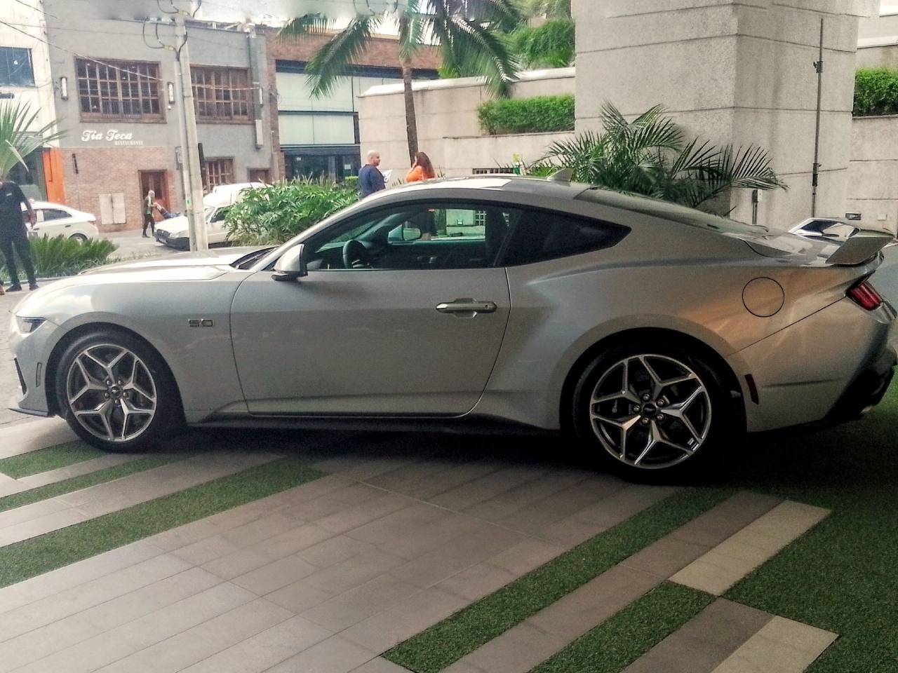 Galeria de fotos: Ford vai leiloar Mustang pintado pelo filho do ...