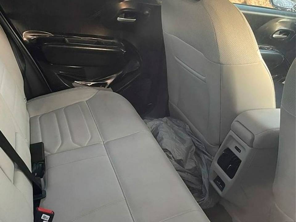 Flagra: Citroën Basalt exibe interior mais luxuoso que do Aircross - AUTOO