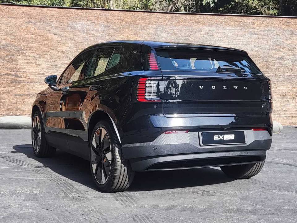 Volvo EX30: andamos no SUV de luxo que cobra caro para custar barato ...