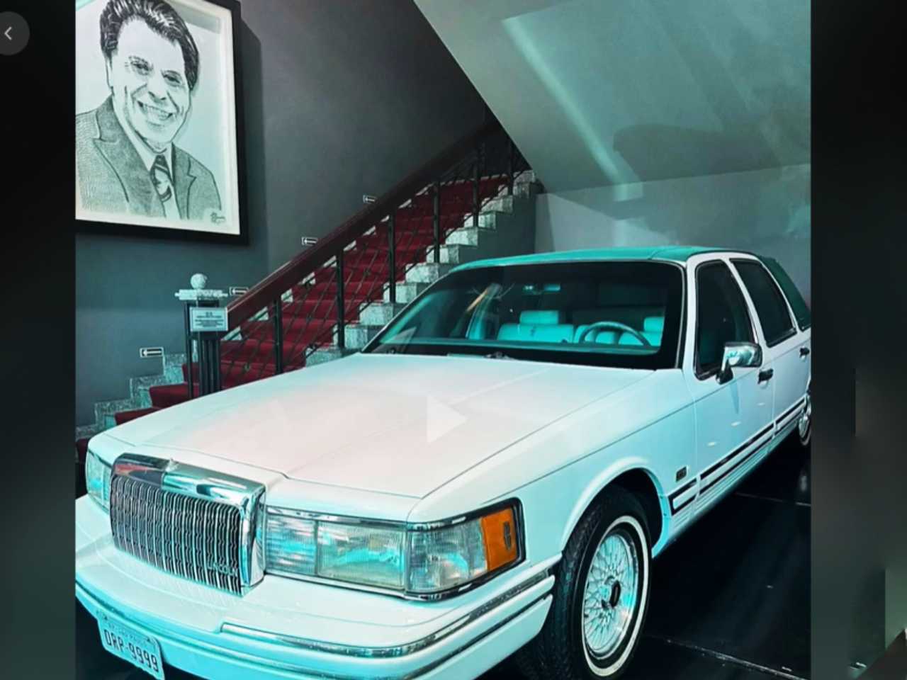 Conheça o carro preferido de Silvio Santos, o Lincoln Town Car de ...