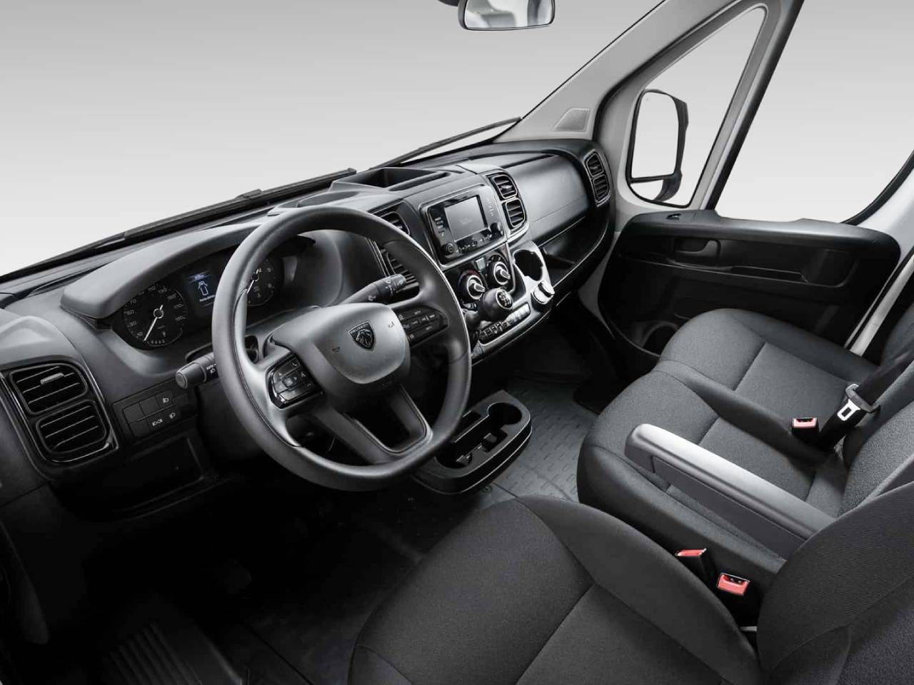 Peugeot Boxer 2026 estreia no Brasil com novo motor; veja preços e o ...